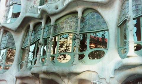 10 Exciting Attractions You Must See In Barcelona, Spain | Suitcases ...